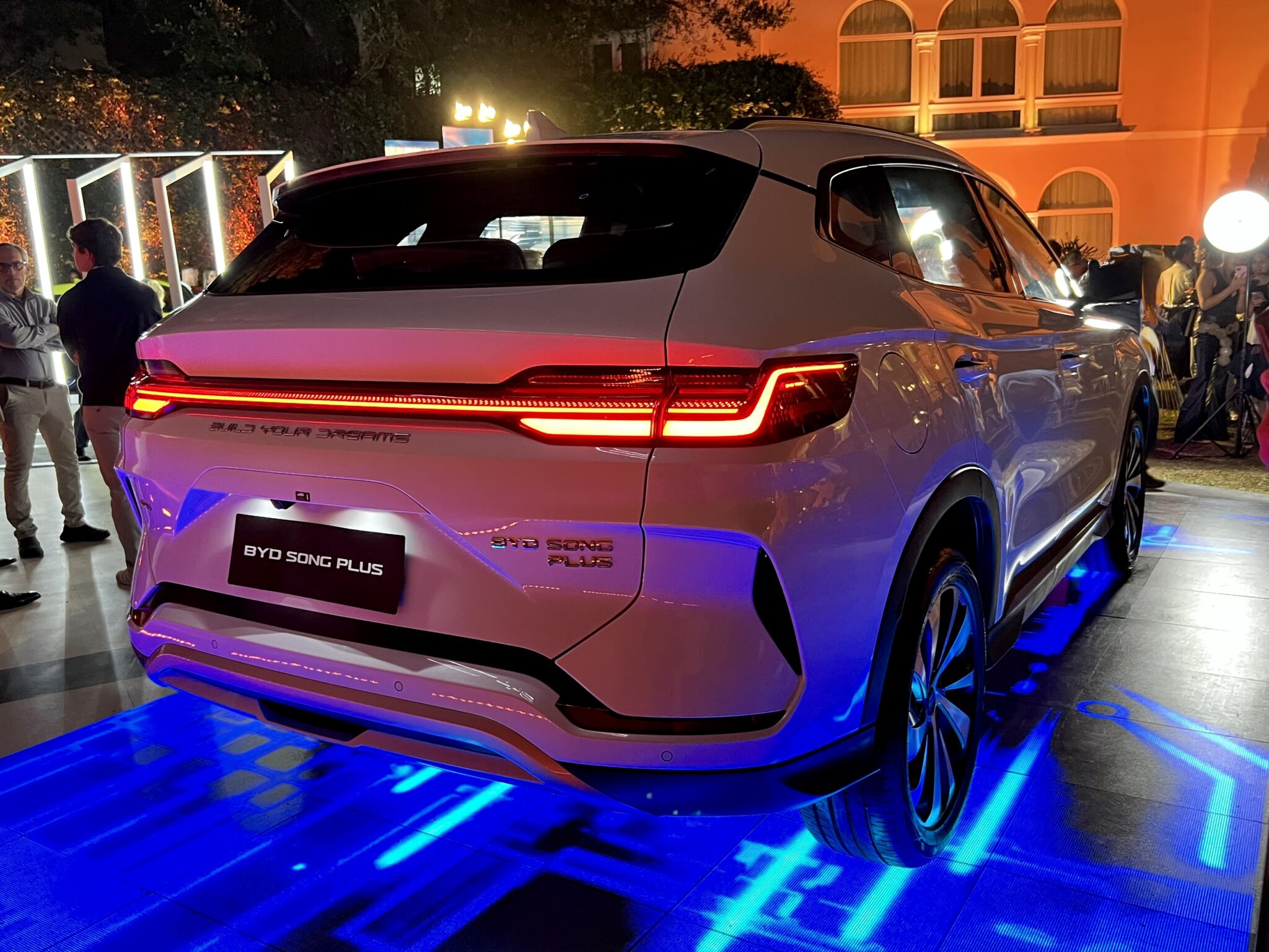 BYD llega al Perú con autos eléctricos - Auto TV Perú